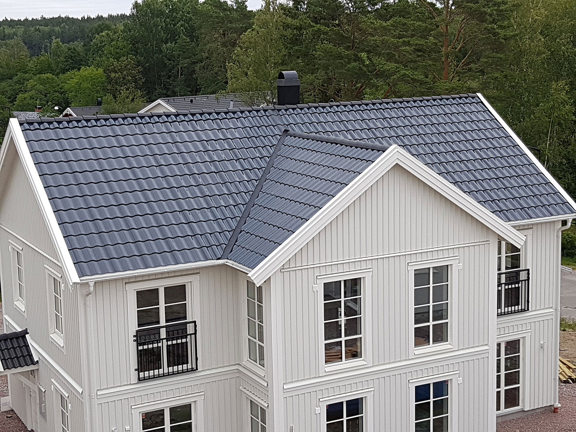 Fem villor tillsammans med OBOS Sverige AB – Riktigt sollcellstak